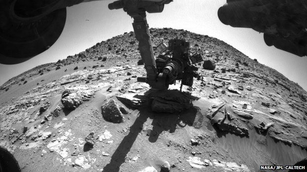 Nasa's Curiosity Mars rover drills for rock sample - BBC News