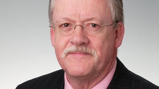 Roger Helmer to fight Newark seat for UKIP - BBC News