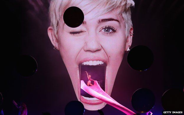 Miley Cyrus denies 'drug overdose' caused hospital stay - BBC News