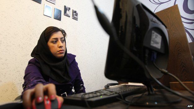 Rouhani move over WhatsApp ban reveals Iran power struggle - BBC News