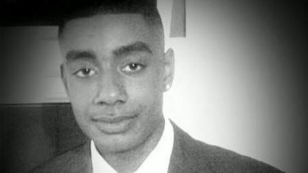 Jamil Palmer stabbing: Mother begs for help to find son's killer - BBC News