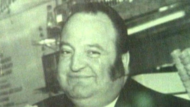 Ex Scarborough mayor Peter Jaconelli stripped of honours - BBC News