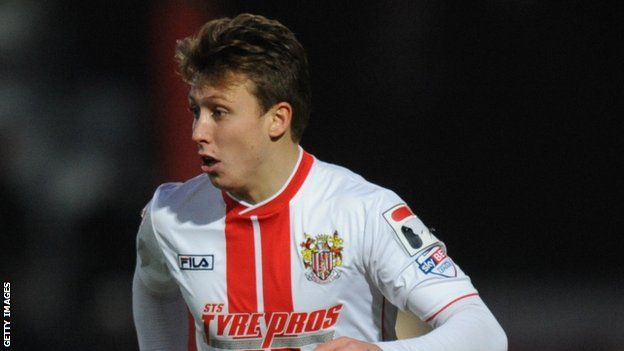 Stevenage: Luke Freeman contract extended - BBC Sport