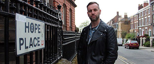 Michael Wynne puts Liverpool myths and memories on stage - BBC News