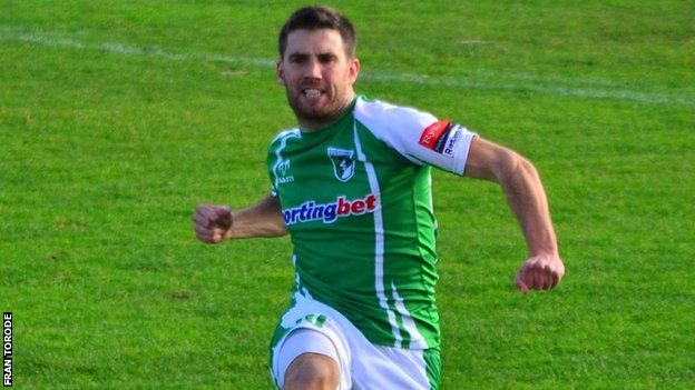 Guernsey FC's 54-goal striker Ross Allen wins non-league award - BBC Sport