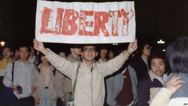 In pictures: Beijing's Tiananmen Square protests - BBC News