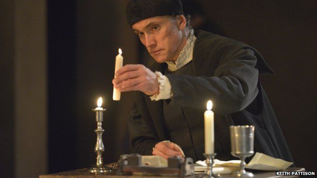 Hilary Mantel plots third Cromwell play - BBC News