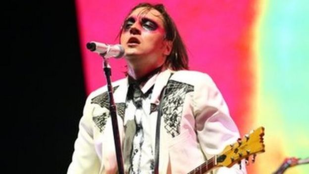 Arcade Fire: Dressing up and falling over - BBC News