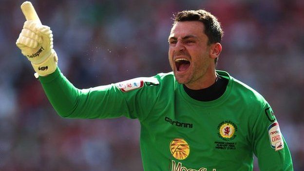 Callum Saunders signs first pro contract at Crewe Alexandra - BBC Sport