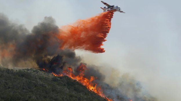 California fires: Thousands forced to flee as Carr fire spreads - BBC ...