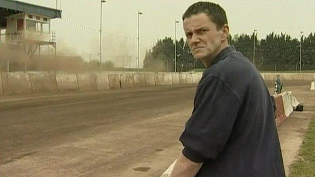 Speedway champion Michael Lee cleared of rape and sex assaults - BBC News