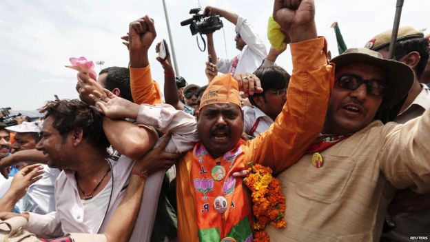 In pictures: India election joy for BJP supporters - BBC News