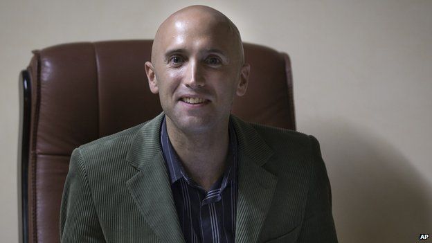 Briton Graham Phillips released from Ukraine detention - BBC News