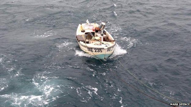 Missing fishermen 'survived on two biscuits' - BBC News