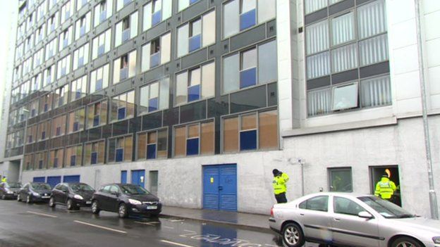 Man murdered in Leeds Citispace apartment fight - BBC News