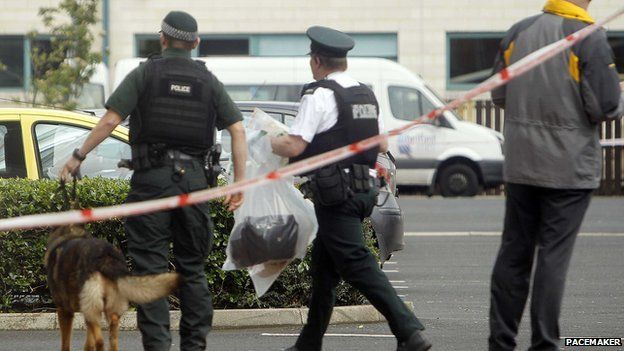 Met College stabbing: Man freed on police bail - BBC News