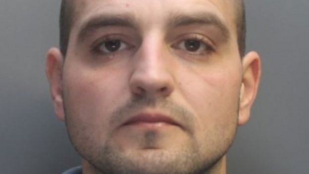 Morrisons ban £2 coins at some self-service checkouts - BBC News