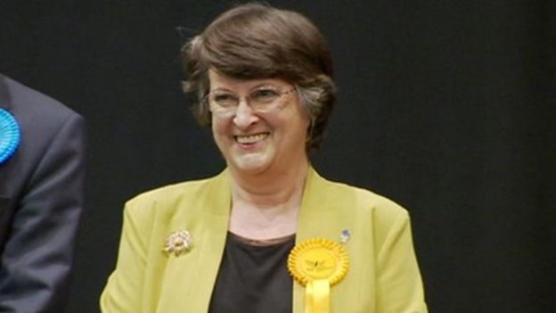 UKIP gains seats and share in South East EU vote - BBC News