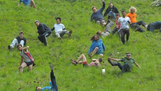 Annual cheese-chasing race in Gloucestershire - BBC Newsround
