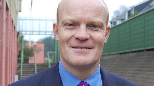 Guernsey States 'will not meet saving target' - BBC News