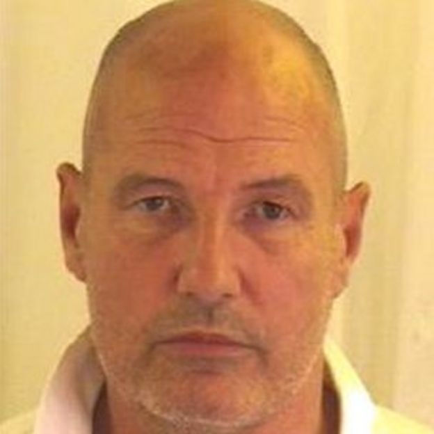 Dangerous prisoner walks out of Ford open prison - BBC News