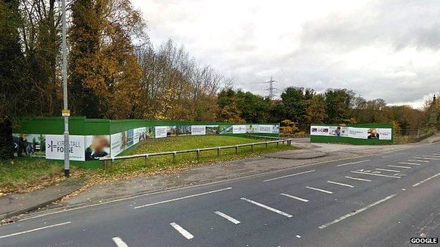 Kirkstall Forge and Apperley Bridge rail stations get go-ahead - BBC News