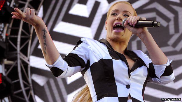 Rapper Iggy Azalea matches Beatles US chart record - BBC News