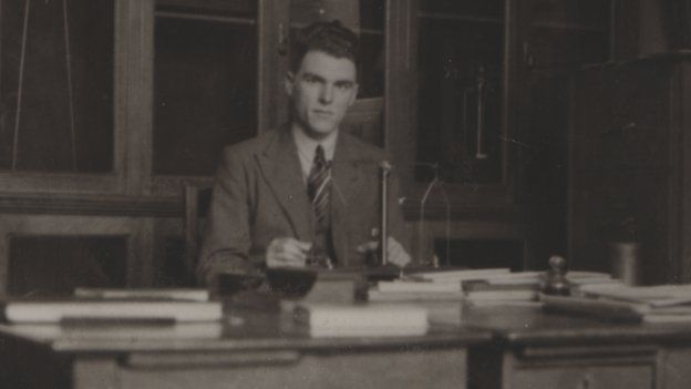 D-Day: Discovering the father I never knew - BBC News