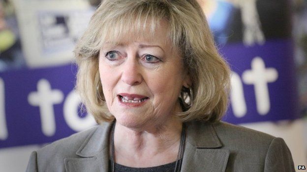 Ann Barnes show 'makes Kent Police a laughing stock' - BBC News