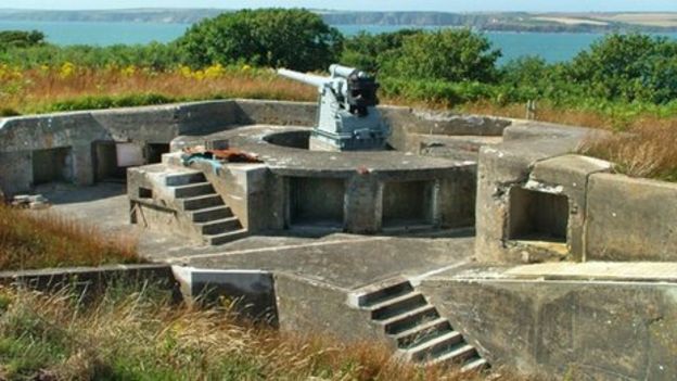 World War One: How radio crackled into life in conflict - BBC News