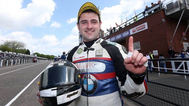 Isle of Man TT: Michael Dunlop wins Senior race - BBC Sport