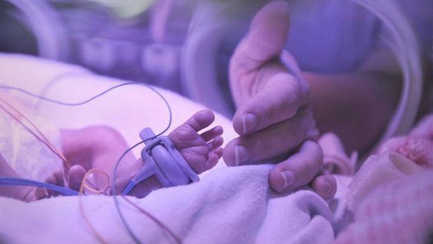 Hospital feed 'poisons 15 babies' - BBC News