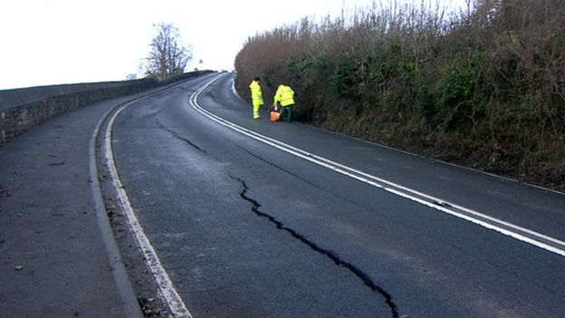 Temporary toll road for A431 at Kelston opens to traffic - BBC News