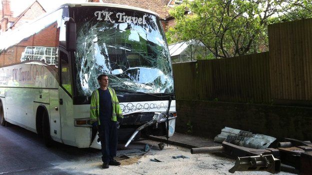 Two school coaches crash injuring eight in Berkshire - BBC News