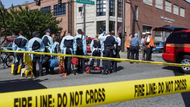 Seattle Pacific 'hero' Jon Meis has wedding gifts paid for - BBC News