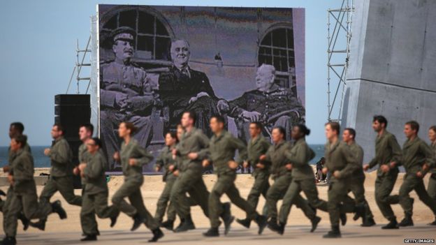 In pictures: D-Day assault remembered - BBC News