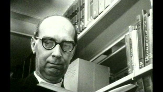 Philip Larkin's photographs: New exhibition opens in Hull - BBC News