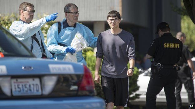 US student disarms Seattle university killer gunman - BBC News
