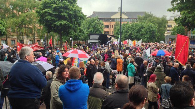 Anti-racism rally held in Belfast - BBC News