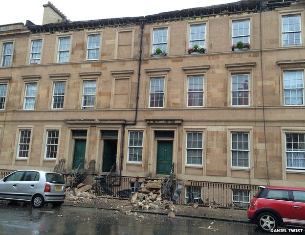 Front of sandstone tenement collapses in Glasgow - BBC News