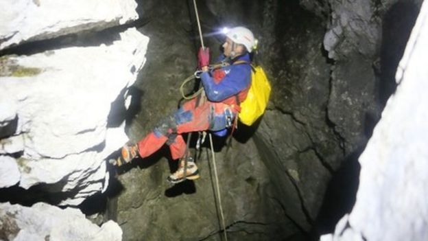 Spanish potholer rescued after 12 days trapped in Peru cave - BBC News