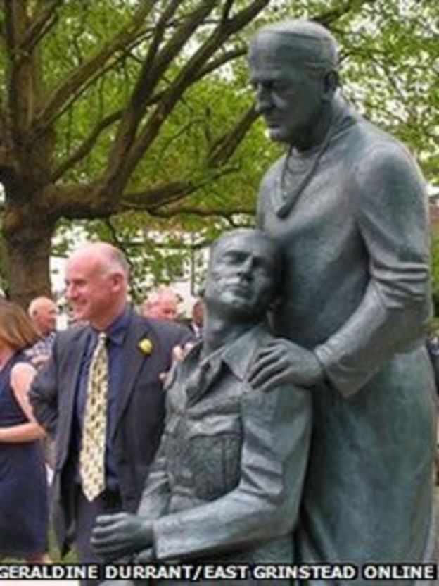 WW2 surgeon Sir Archibald McIndoe statue unveiled - BBC News