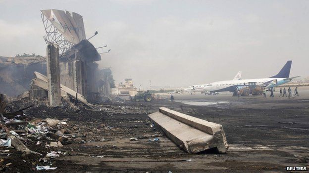 Pakistani media demand action over airport attack - BBC News