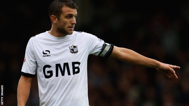 Doug Loft: Gillingham sign Port Vale midfielder - BBC Sport