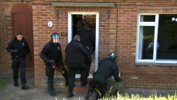 Eight more arrests as Kent Police drugs raids continue - BBC News