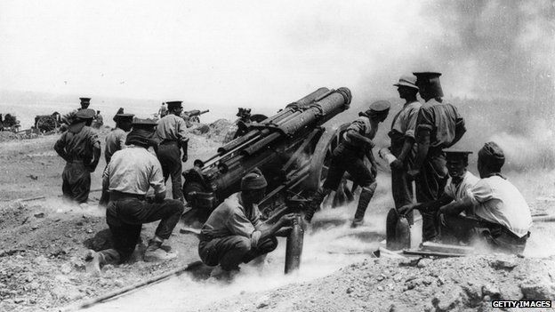 WW1 biscuits to be auctioned in Suffolk - BBC News