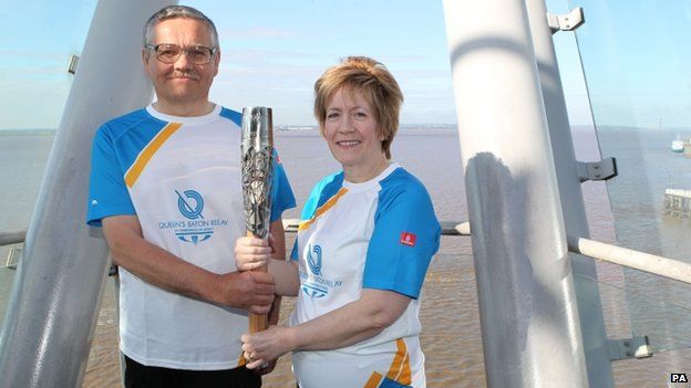 Queen's Baton Relay visits Hull and Grimsby - BBC News