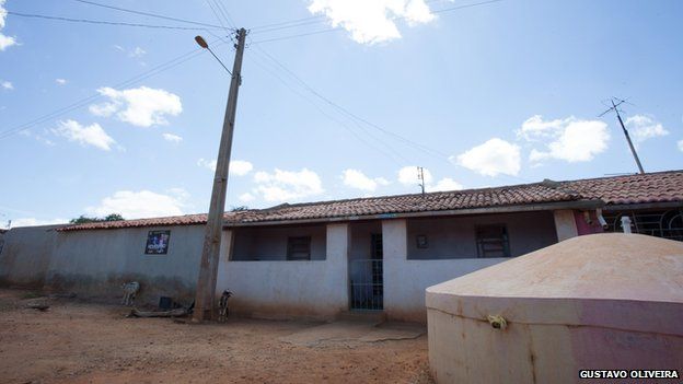 Dani Alves: Brazil football star's humble roots - BBC News