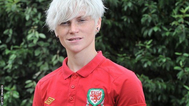 Wales' Jess Fishlock out for up to six weeks with leg injury - BBC Sport
