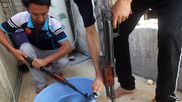 Iraq conflict: Shia cleric Sistani issues call to arms - BBC News